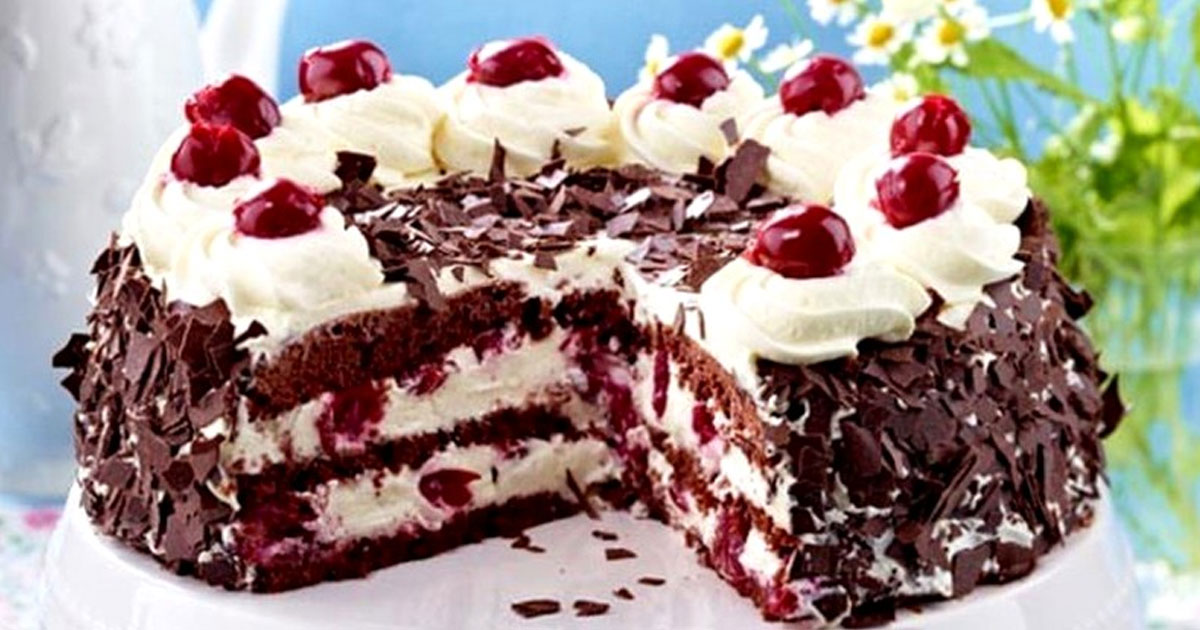 Tort delicios de vișine si frișcă.